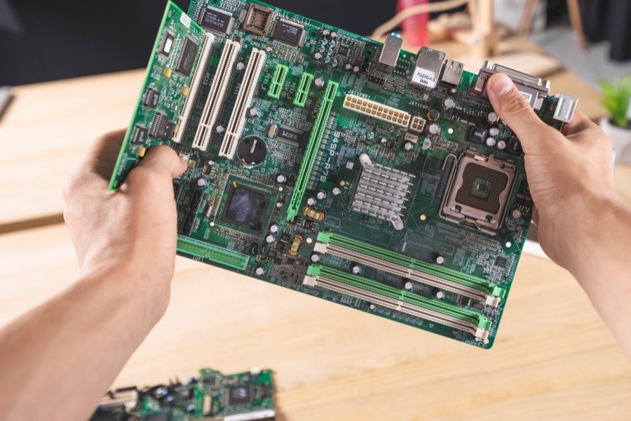 New Motherboard is not working? Here are possible reasons and how to ...